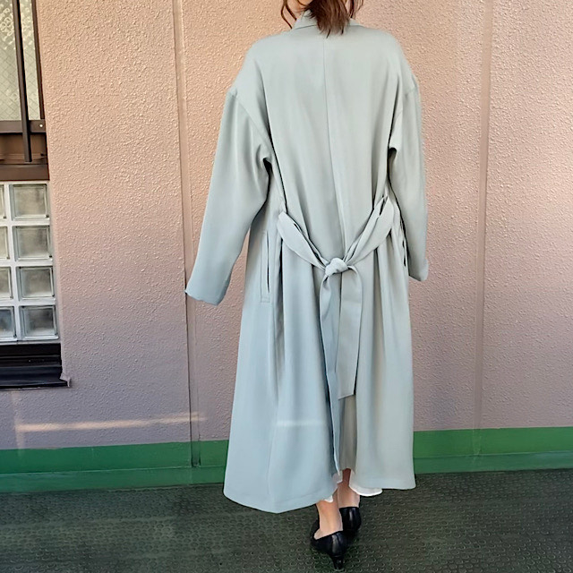 写真 (2枚目) - NGコーデになってない！？大人気GU「とろみトレンチ」で野暮ったくならないコーデのコツ - LOCARI（ロカリ）