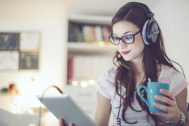 写真 (3枚目) - 寝る前の過ごし方で変わる!…眠りが浅くなる3つのNG習慣 #46 - - LOCARI（ロカリ）