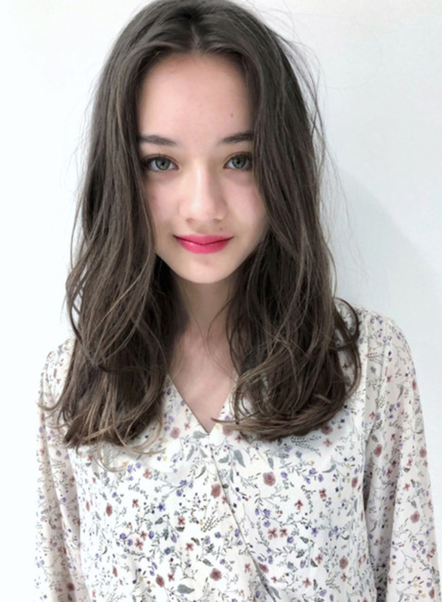 写真 (5枚目) - なんだか垢抜けないを解決！春のNEWヘアは「ミディアムロング」に決まり♡ - LOCARI（ロカリ）