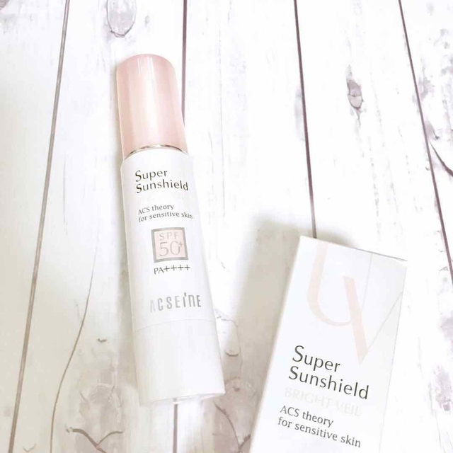 写真 (4枚目) - 1本でマルチな効果♡「手放せない！」と高評価な大人気UVコスメ7選 - LOCARI（ロカリ）