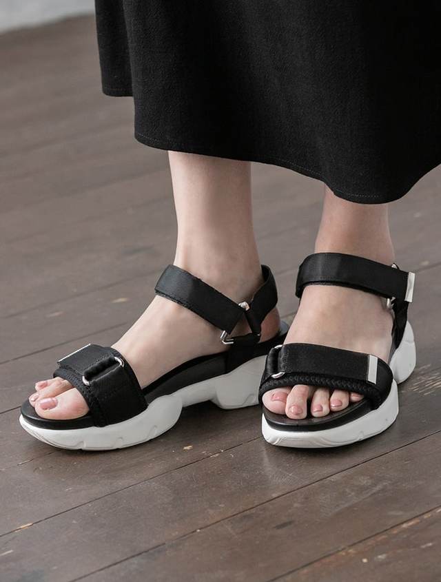 写真 (11枚目) - ALL¥3,500以下！この夏GETしたい「プチプラトレンドシューズ」10選 - LOCARI（ロカリ）