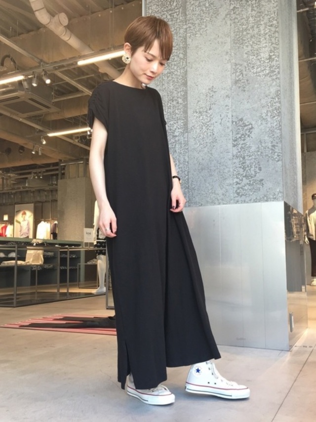 写真 (7枚目) - 白スニーカーの夏コーデ[2020最新]大人っぽい着こなしを一挙大公開♪ - LOCARI（ロカリ）