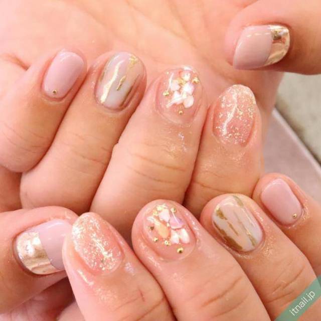 写真 (9枚目) - 大人の女性に根強い人気♡最新『シェルネイルデザイン』TOP10 - LOCARI（ロカリ）