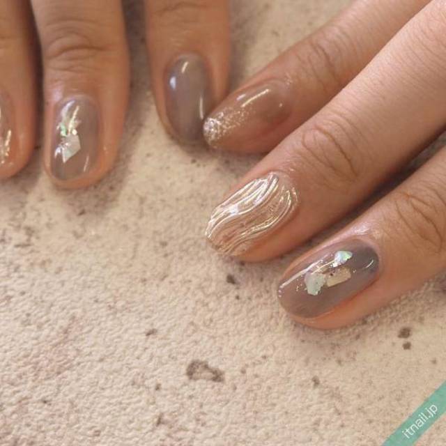 写真 (10枚目) - 大人の女性に根強い人気♡最新『シェルネイルデザイン』TOP10 - - LOCARI（ロカリ）