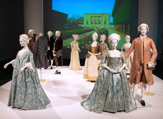 写真 (1枚目) - 神戸ファッション美術館で特別展開催、ロココ～現代の西洋ドレスや写真など約150点展示！ - - LOCARI（ロカリ）