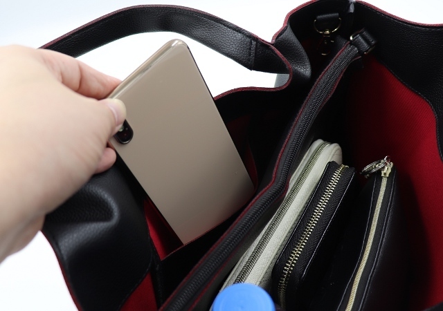 写真 (5枚目) - 付録なのに優秀すぎ！人気スタイリスト考案「6WAY」上質バッグ付きムックが最強に便利！ - LOCARI（ロカリ）