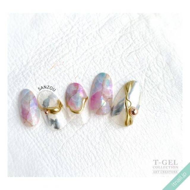 写真 (1枚目) - 今が旬♡オシャレな「天然石ネイルデザイン」TOP10 - LOCARI（ロカリ） - LOCARI（ロカリ）