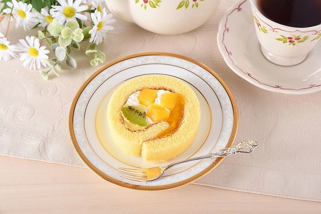 写真 (1枚目) - [本日発売]人気すぎて早くも第2弾！ファミマでしか買えない200円台史上最強リッチ！ケーキ - LOCARI（ロカリ）