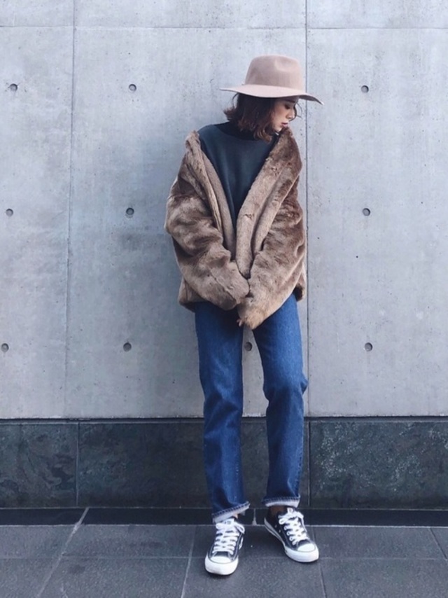 写真 (26枚目) - グレーTシャツのコーデ特集[2020]大人女性の地味見えしない着こなしを紹介！ - LOCARI（ロカリ）