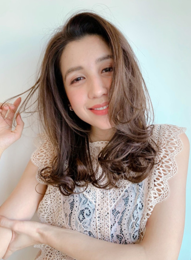 写真 (2枚目) - 悩みをプラスに転換♡この時期気になるクセ毛は「ふわっとパーマ」で生かそう！ - LOCARI（ロカリ）