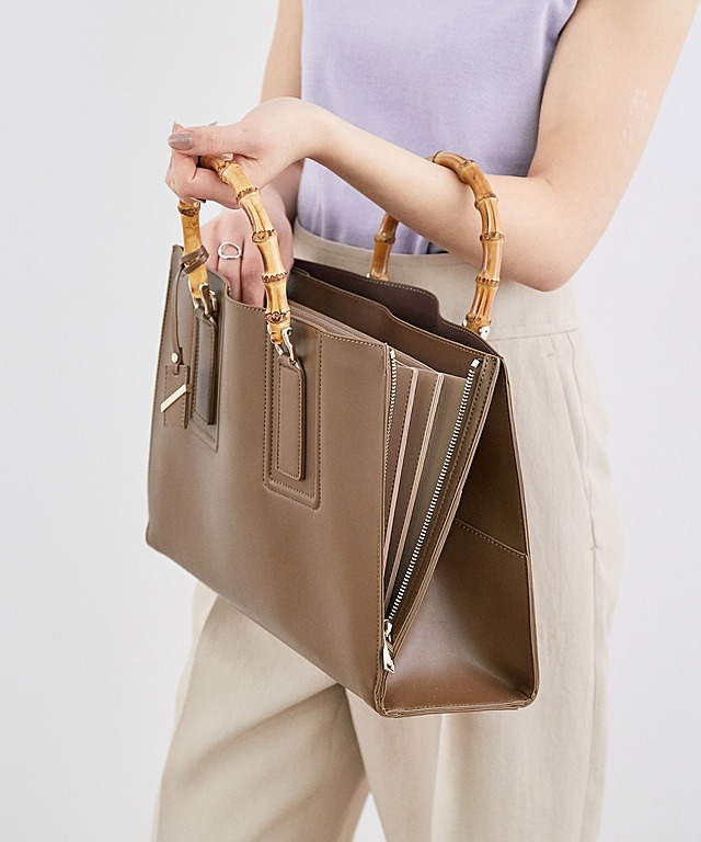 写真 (2枚目) - 週5使えるのはやっぱりトート！A4サイズがすっぽり入るのにおしゃれ♡ミドプラバッグ6選 - LOCARI（ロカリ）