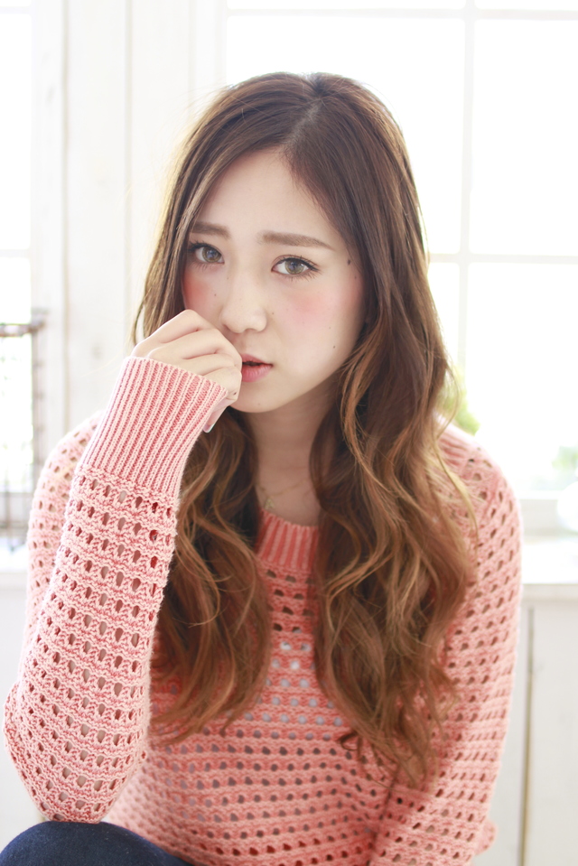 写真 (1枚目) - 春はイメチェンしなくっちゃ♡これが最旬オフェロヘア6選だ！ - LOCARI（ロカリ）