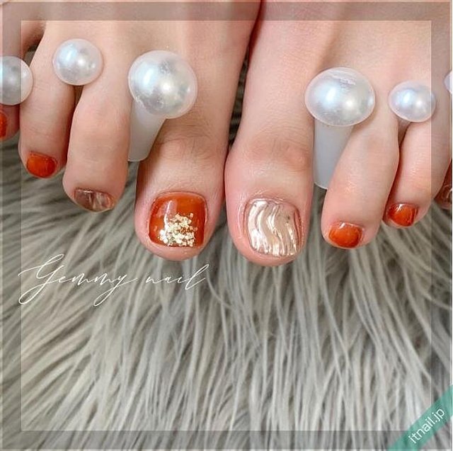 写真 (1枚目) - 夏から秋にかけて大活躍！オレンジ系のフットネイルをご紹介♡ - LOCARI（ロカリ）