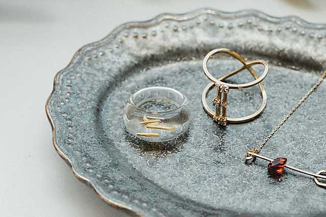 写真 (11枚目) - わたしの定番アクセサリー vol.6「メイクのようにたのしむ、ドラマチックなアイテム」 - LOCARI（ロカリ）