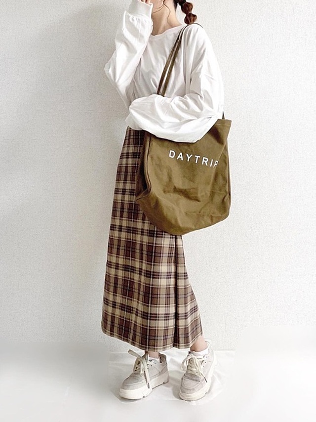 写真 (2枚目) - [GU]可愛いのにしっかり高見え♡今から秋まで使える！「お宝級スカート」5選 - LOCARI（ロカリ）