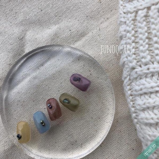 写真 (6枚目) - お洒落な人から学ぶ[色で遊ぶ×秋ネイル] - LOCARI（ロカリ）