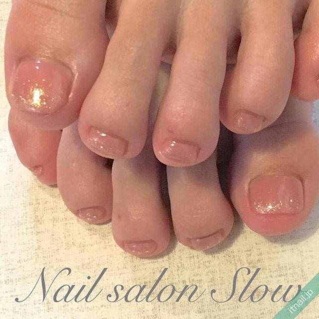 写真 (12枚目) - 上品映えは必至♡『ヌーディカラーのフットネイル』TOP10 - LOCARI（ロカリ） - LOCARI（ロカリ）