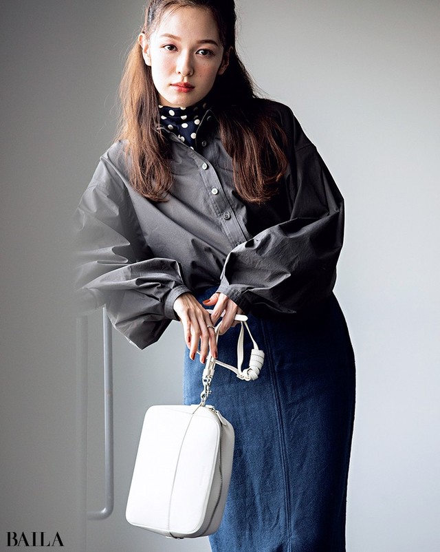 写真 (2枚目) - この秋きれいめカジュアル派が買うならこっくりブラウン＆グレｰジュのシャツ！ - LOCARI（ロカリ）