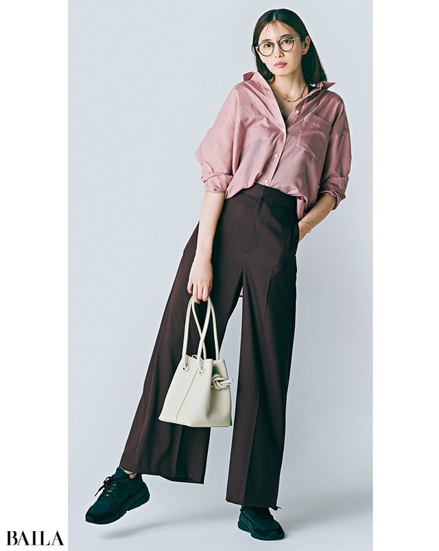 写真 (11枚目) - 甘めコーデが好きな大人がハイテクスニーカーをはくときは？ - LOCARI（ロカリ）