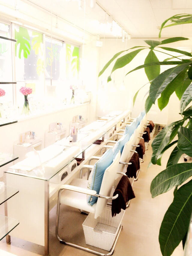 写真 (6枚目) - 第一印象UP♡出会いの季節にやりたい“こなれネイル”9選 - LOCARI（ロカリ） - LOCARI（ロカリ）