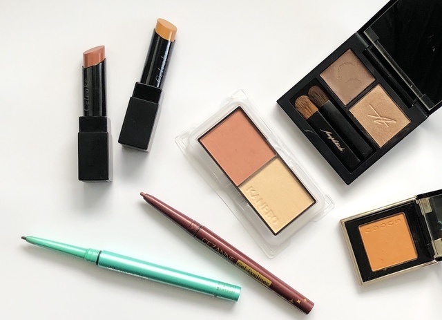 写真 (1枚目) - 垢抜けるつもりが逆効果！？ダサ見え＆老け見えしちゃう「秋のNGメイク」4選 - LOCARI（ロカリ）