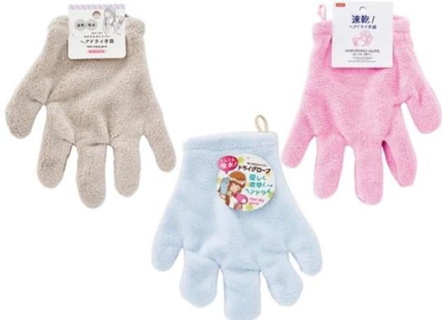 写真 (2枚目) - 100均の「ヘアドライ手袋」ってホントに早く乾く？ダイソー、キャンドゥ、セリアで比べてみた - LOCARI（ロカリ）