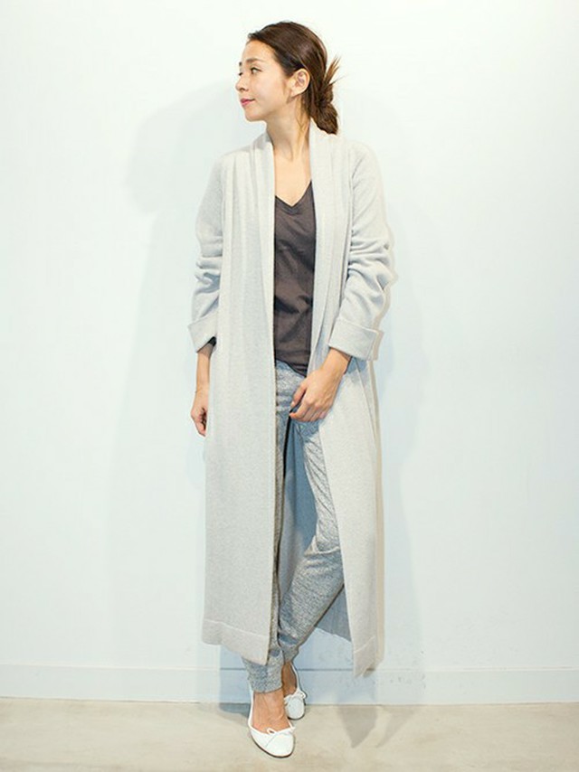 写真 (1枚目) - ワンマイルOKのスウェットパンツコーデ♡秘訣は重ね着にアリ - LOCARI（ロカリ）