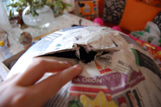 写真 (5枚目) - 海外版スイカ割り！？誕生日会や女子会に「ピニャータ」をDIY - LOCARI（ロカリ）