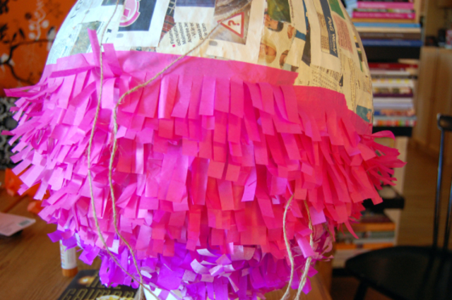 写真 (8枚目) - 海外版スイカ割り！？誕生日会や女子会に「ピニャータ」をDIY - LOCARI（ロカリ）