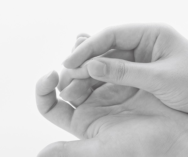 写真 (8枚目) - 生理痛がつらい人はココを押す! 不調に効くツボ10選 - LOCARI（ロカリ）