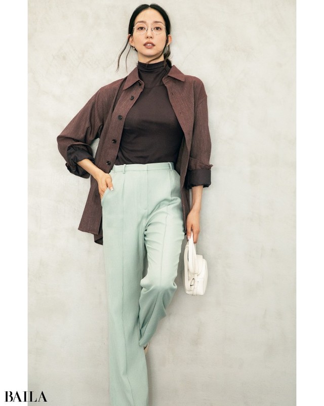 写真 (2枚目) - ブラウン＋ミントグリーンが万能すぎる！お出かけもオフィスコーデもOK - LOCARI（ロカリ）