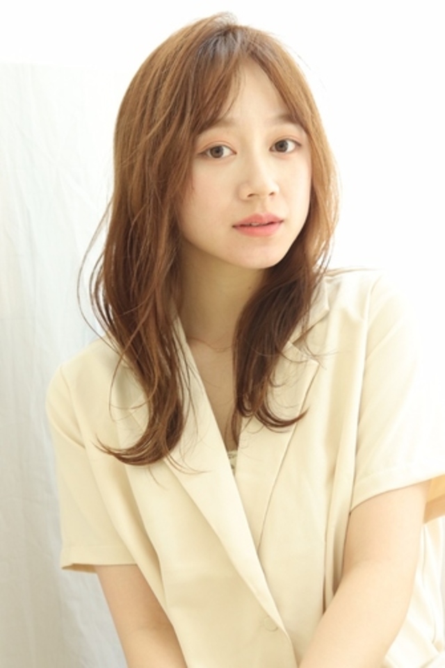 写真 (1枚目) - レングス別でご紹介♡垢抜けセンターパートスタイル14選 - LOCARI（ロカリ） - LOCARI（ロカリ）