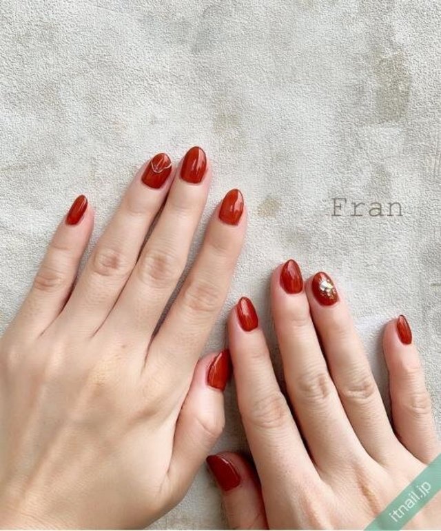 写真 (4枚目) - ひと塗りでオシャレ♡秋の「ワンカラーネイル」ランキングTOP10 - LOCARI（ロカリ）