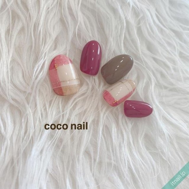 写真 (1枚目) - 秋冬はやっぱりコレ♡『チェックネイル』ランキングTOP10 - LOCARI（ロカリ） - LOCARI（ロカリ）