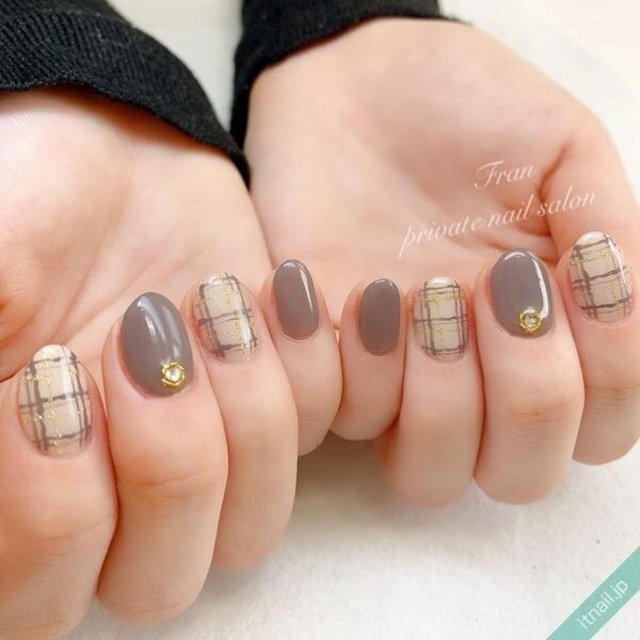 写真 (11枚目) - 秋冬はやっぱりコレ♡『チェックネイル』ランキングTOP10 - LOCARI（ロカリ） - LOCARI（ロカリ）