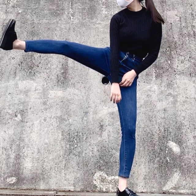 写真 (4枚目) - GUの「1490円デニム」こんなに脚が長く見えるなんて…コスパ良すぎ！ - - LOCARI（ロカリ）