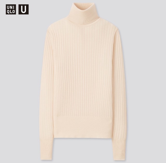 写真 (1枚目) - 「オバ見え」と「こなれ見え」は何が違う！？ユニクロ人気ニットで見るNG＆OKコーデ - LOCARI（ロカリ）