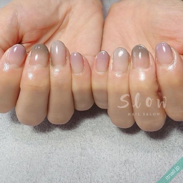 写真 (3枚目) - 秋冬ネイル、迷ったらコレ♡「グレージュネイル」TOP8 - LOCARI（ロカリ）