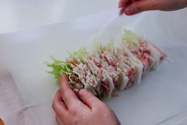 写真 (4枚目) - とにかく簡単！うまい！豚バラ白菜のミルフィーユ鍋風レンジ蒸し - LOCARI（ロカリ）