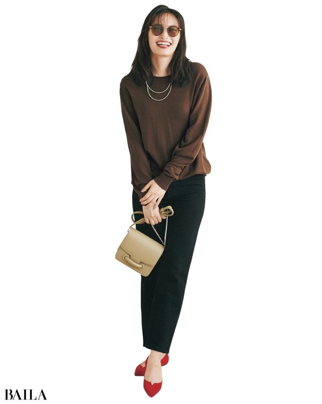 写真 (2枚目) - [2020秋冬ニットコーデ]ブラウンのシンプルニットを3通りに着回し！ - LOCARI（ロカリ）