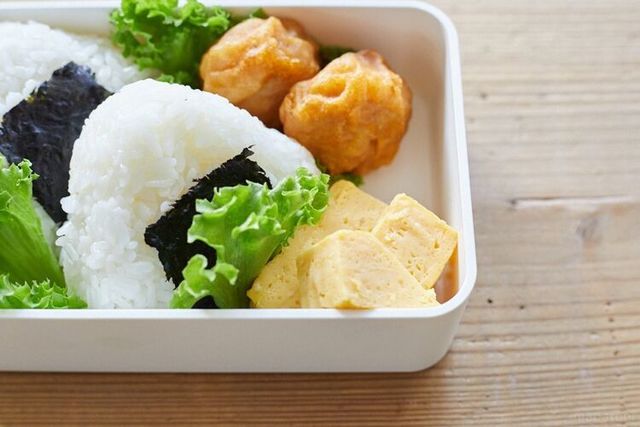 写真 (7枚目) - 簡単にできる！お弁当の詰め方のコツ〜おにぎり編〜[盛コツvol.2] - LOCARI（ロカリ）