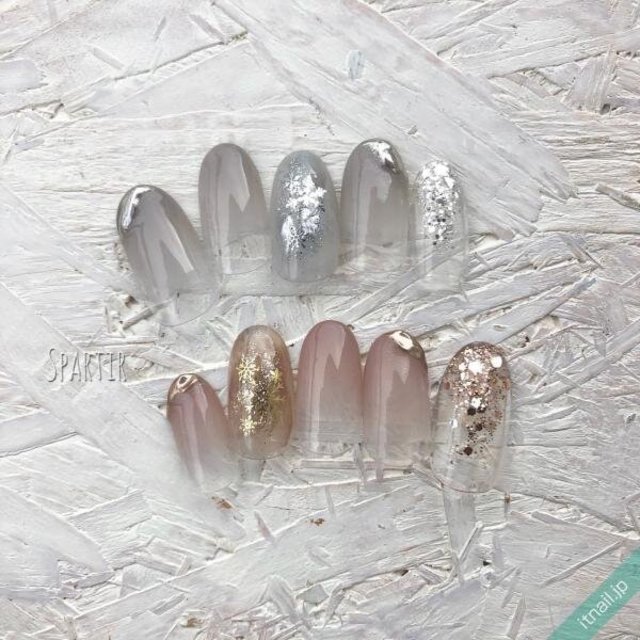 写真 (1枚目) - 30代40代に似合う♡大人かわいい「雪の結晶ネイル」TOP8 - LOCARI（ロカリ）