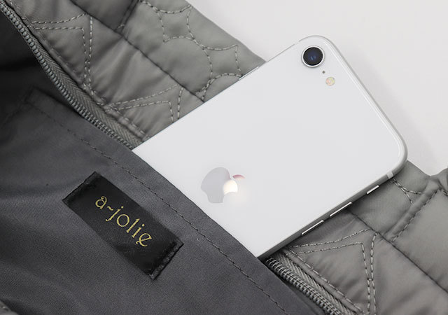 写真 (7枚目) - 「去年完売した付録よりスゴい！」A4もすっぽり♡アジョリーキルティングバッグつき最新ムック - LOCARI（ロカリ）