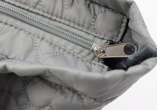 写真 (8枚目) - 「去年完売した付録よりスゴい！」A4もすっぽり♡アジョリーキルティングバッグつき最新ムック - LOCARI（ロカリ）