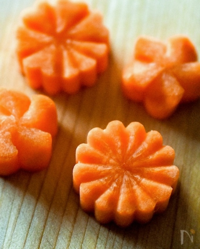 写真 (3枚目) - 料理をもっと華やかに♡覚えたい「飾り切り」12選 - LOCARI（ロカリ） - LOCARI（ロカリ）