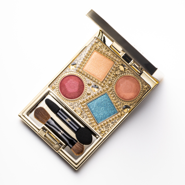 写真 (3枚目) - [マスクメーク]は赤い目元で。長時間くすまず女らしい！プロが教えるコツ3選 - - LOCARI（ロカリ）