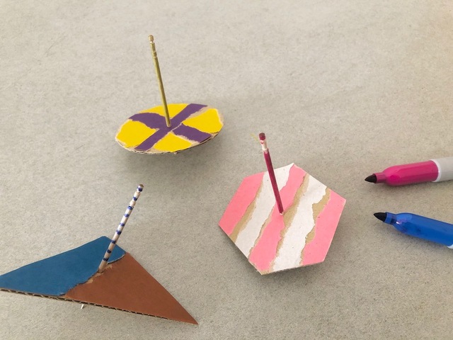 写真 (13枚目) - おうち遊びに！3分で作れる「ダンボールのコマ」 - LOCARI（ロカリ） - LOCARI（ロカリ）