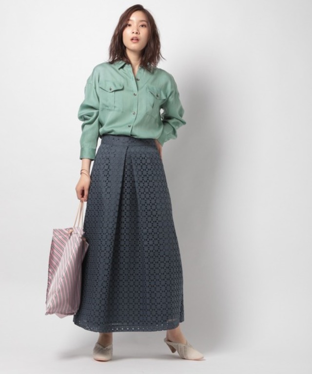 写真 (5枚目) - 定番ネイビーフレアスカートのコーデ[2021]バランス な合わせ方って？ - LOCARI（ロカリ）