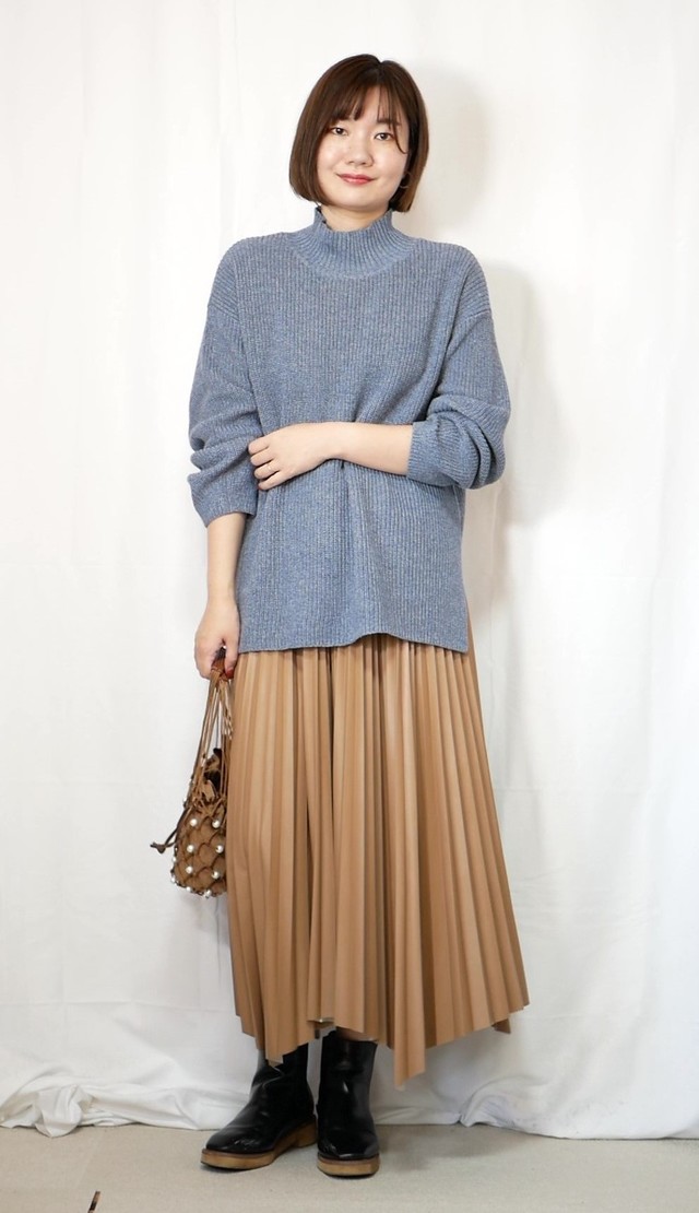 写真 (7枚目) - 肩幅が広くてもスッキリ細見え！体型カバー力がすごい「GUニット」でNG＆OKコーデ - LOCARI（ロカリ）