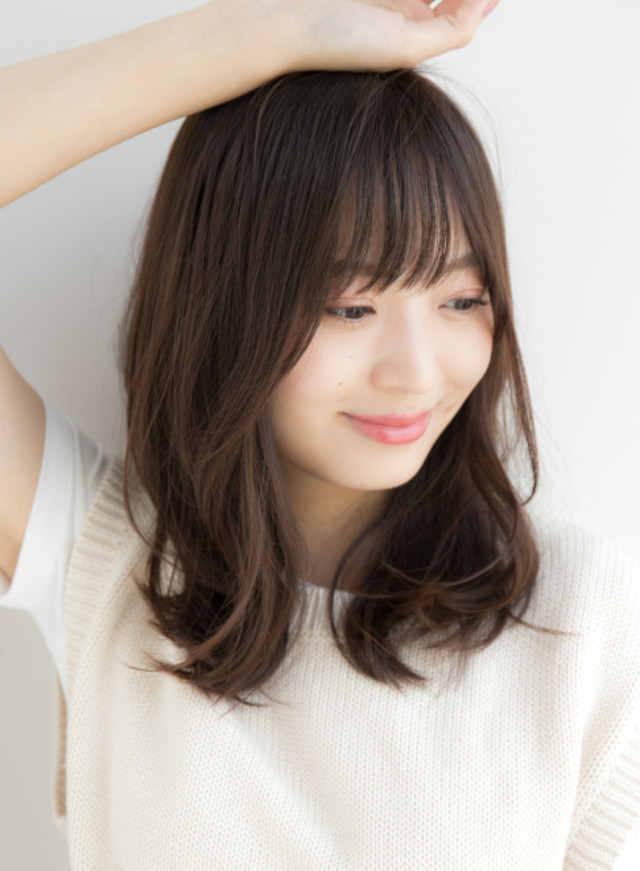 写真 (3枚目) - 最高にキレイな私に変身♡2021冬「大人のミディアムヘア」12選 - LOCARI（ロカリ）